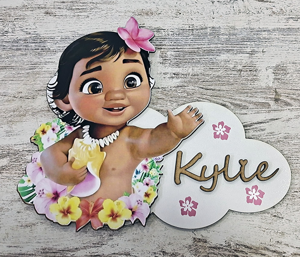 Letrero madera Vaiana Baby – Camaleón Print